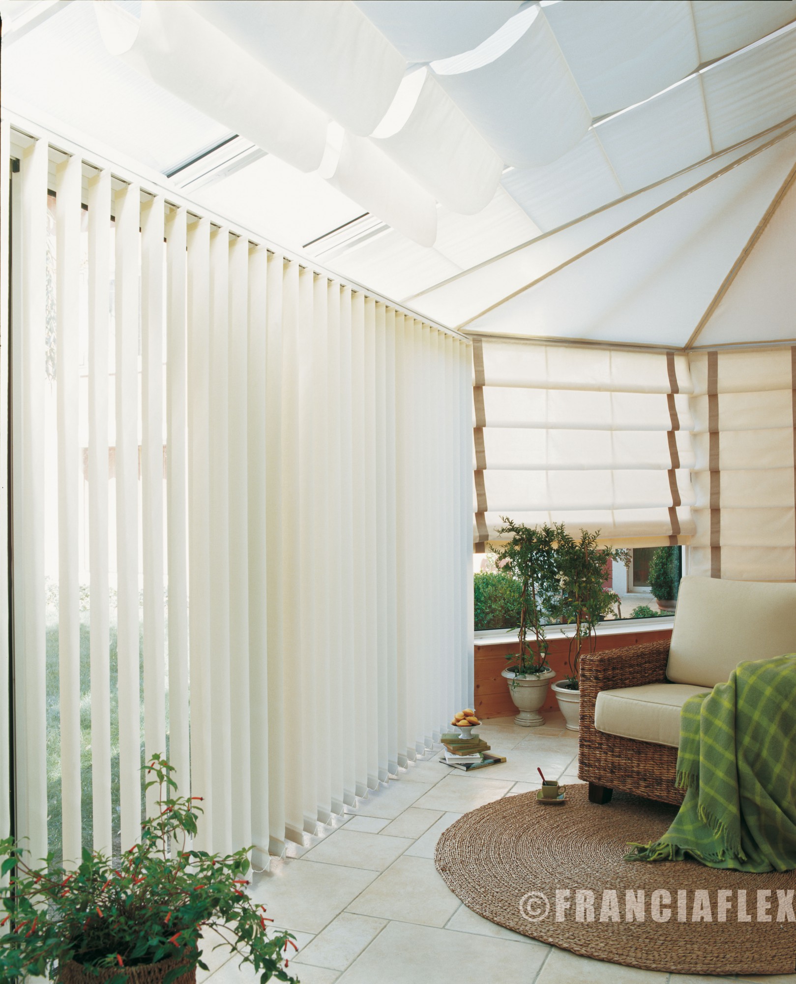 Store pour véranda : vénitien, bateau ou plissé | Franciaflex